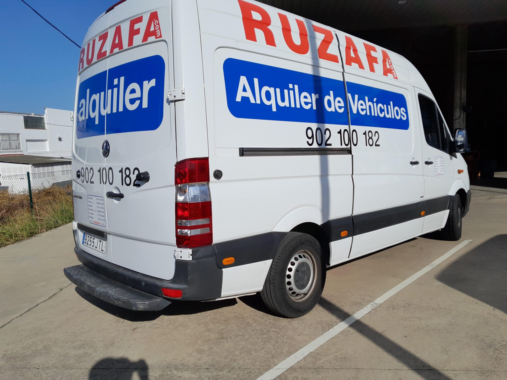 Alquilar mercedes Sprinter Gran Volumen